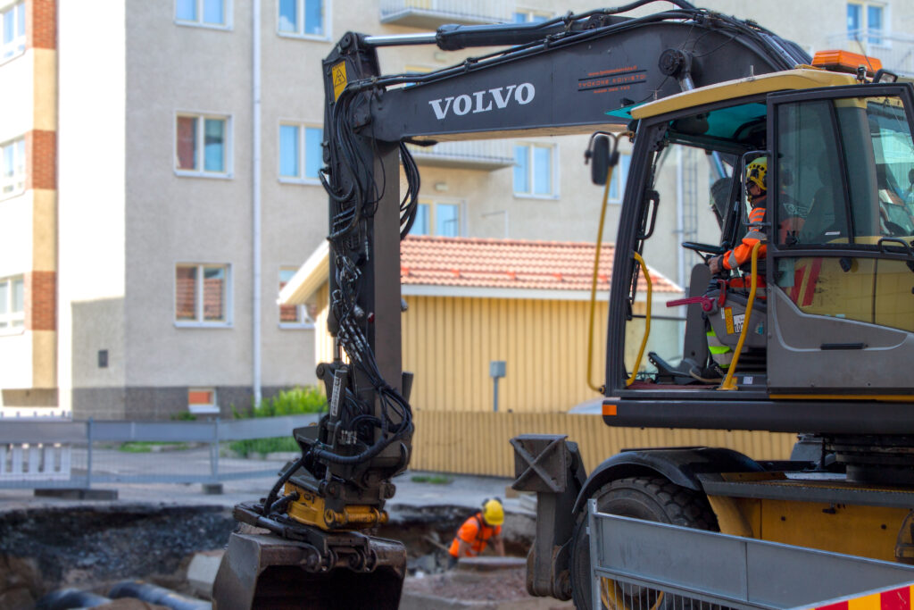 Teetkö kaivuutöitä? Ilmoitathan meille, jos kauha hipaisee ...